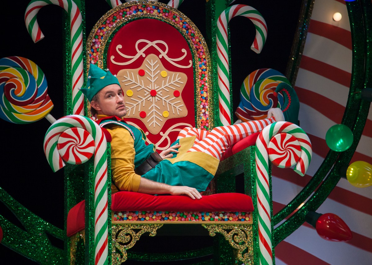 Review: THE SANTALAND DIARIES at Goodman Theatre – Rachel Weinberg Reviews