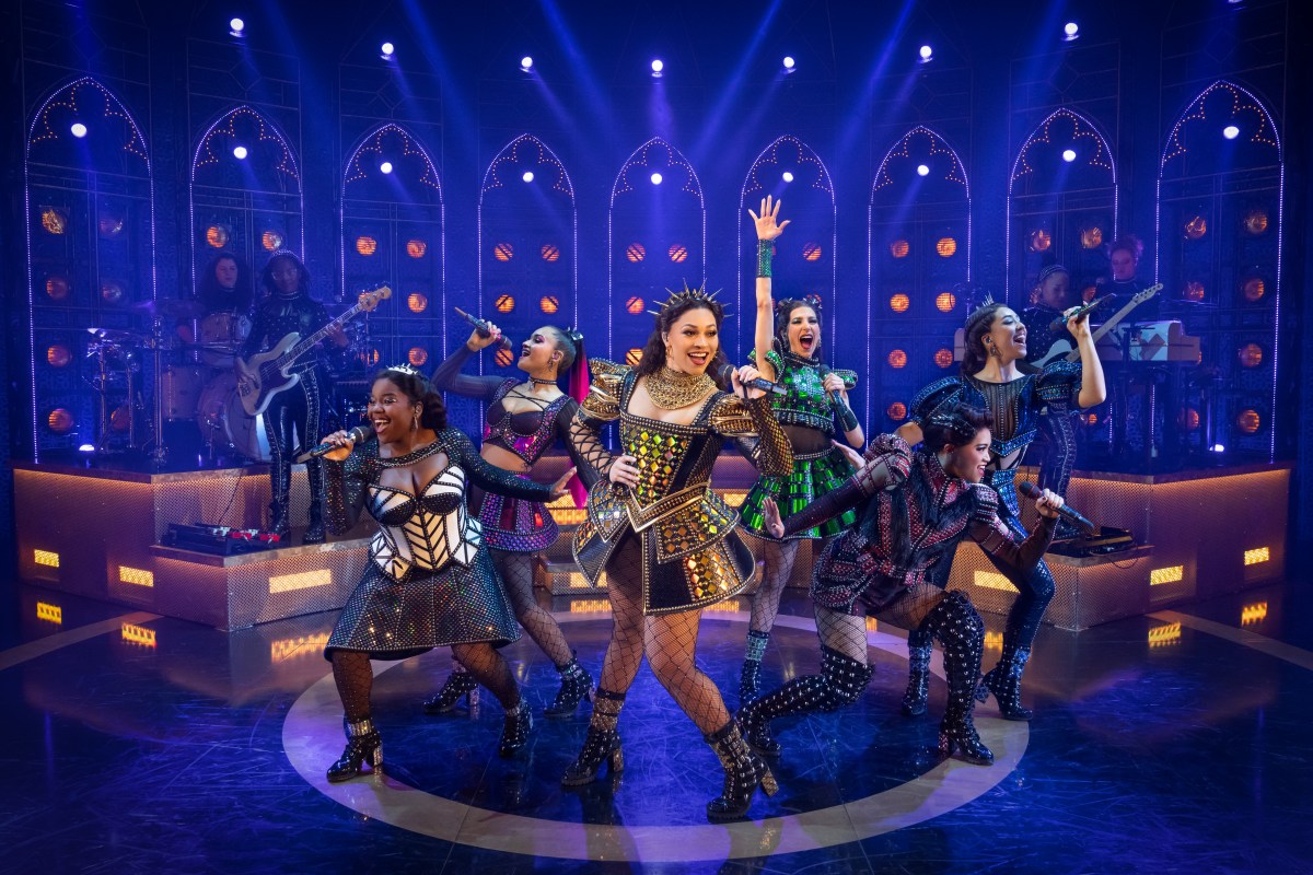 Review: SIX THE MUSICAL in Chicago – Rachel Weinberg Reviews